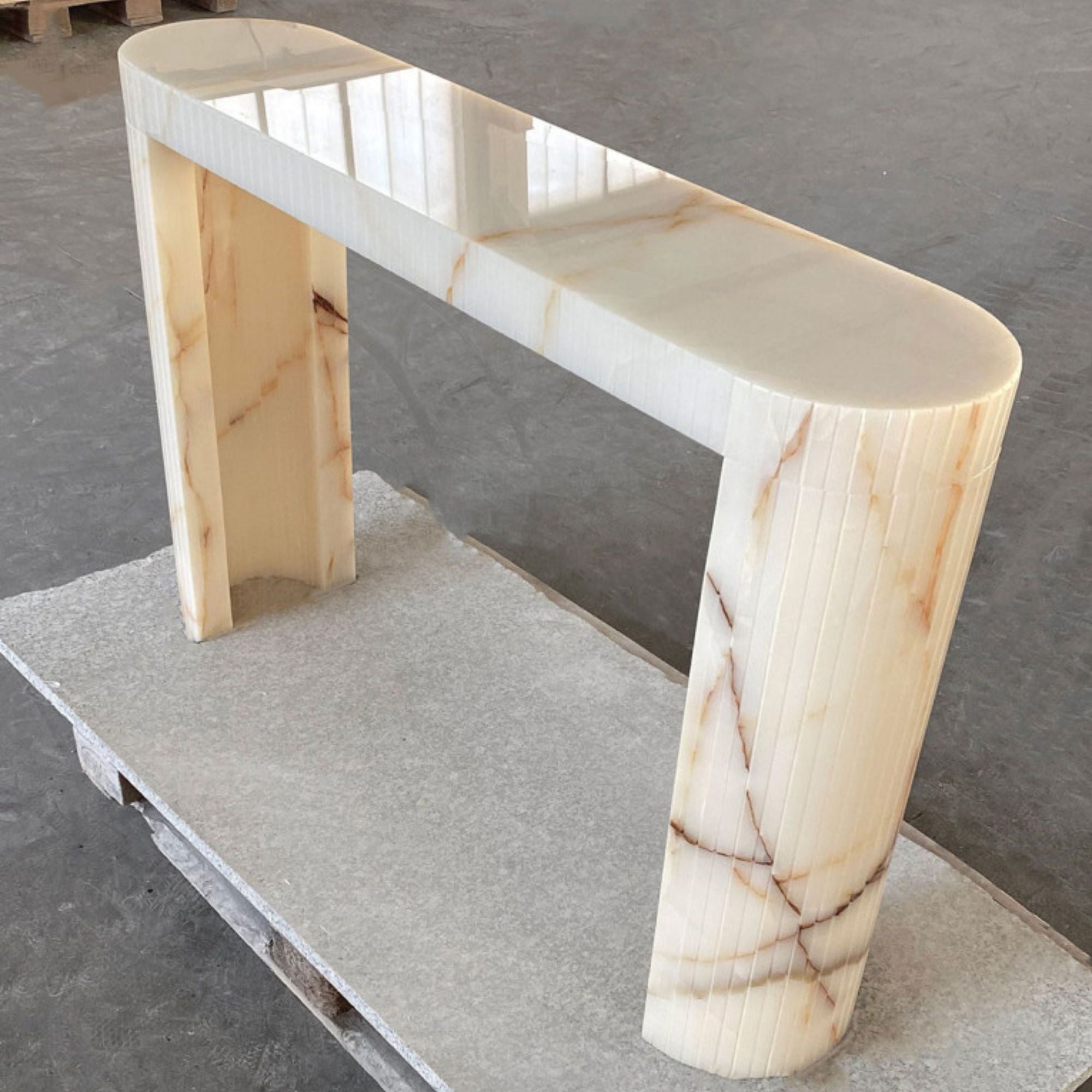 Luna Shell Onyx Console | Forom