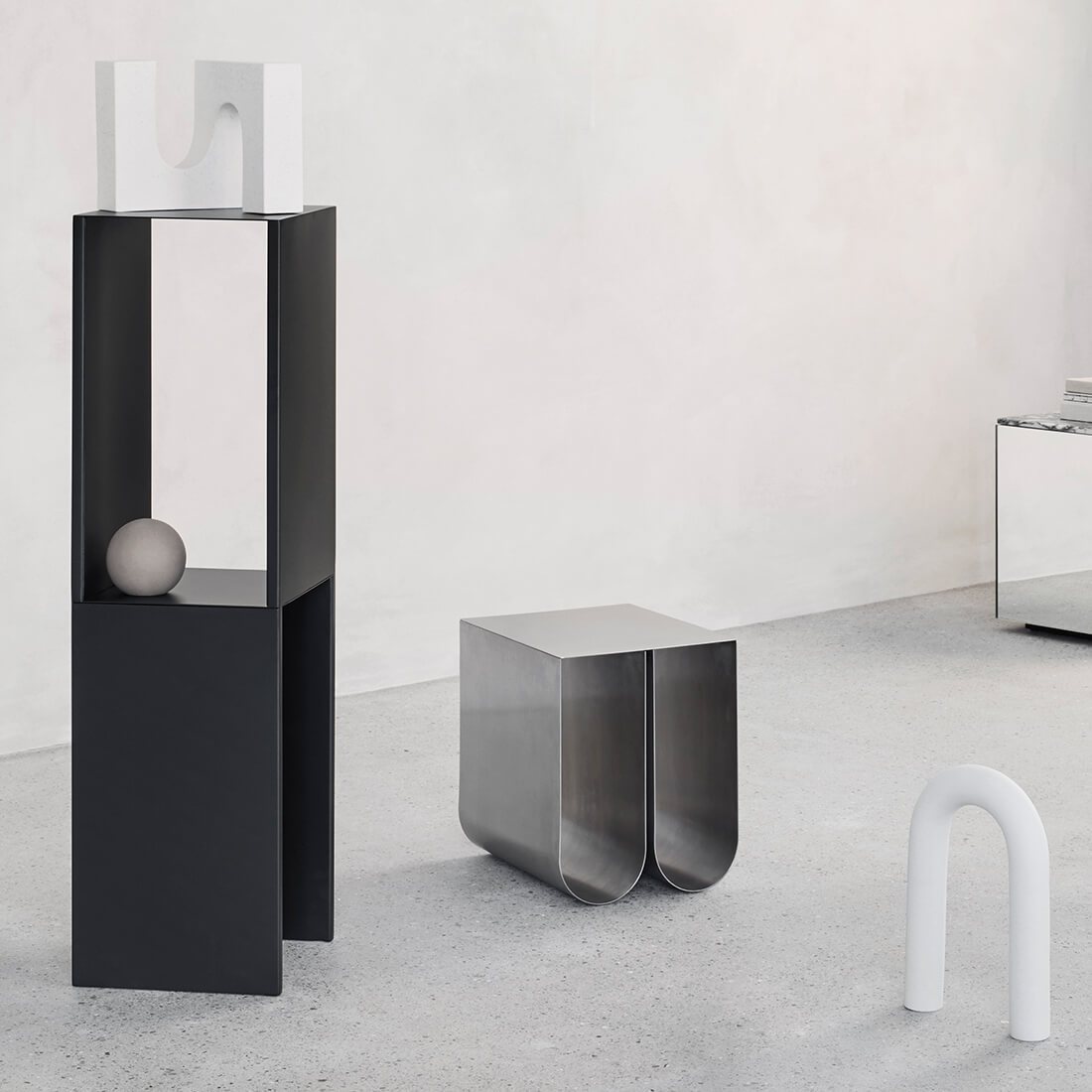 Curved Side Table – Forom